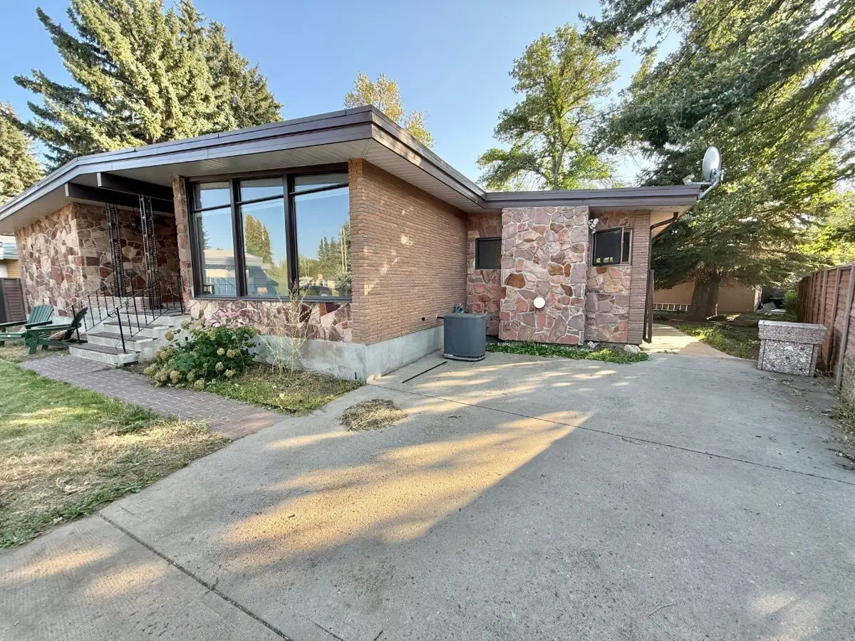 15 Laurel Place W, Brooks, Alberta Sold History | HouseSigma