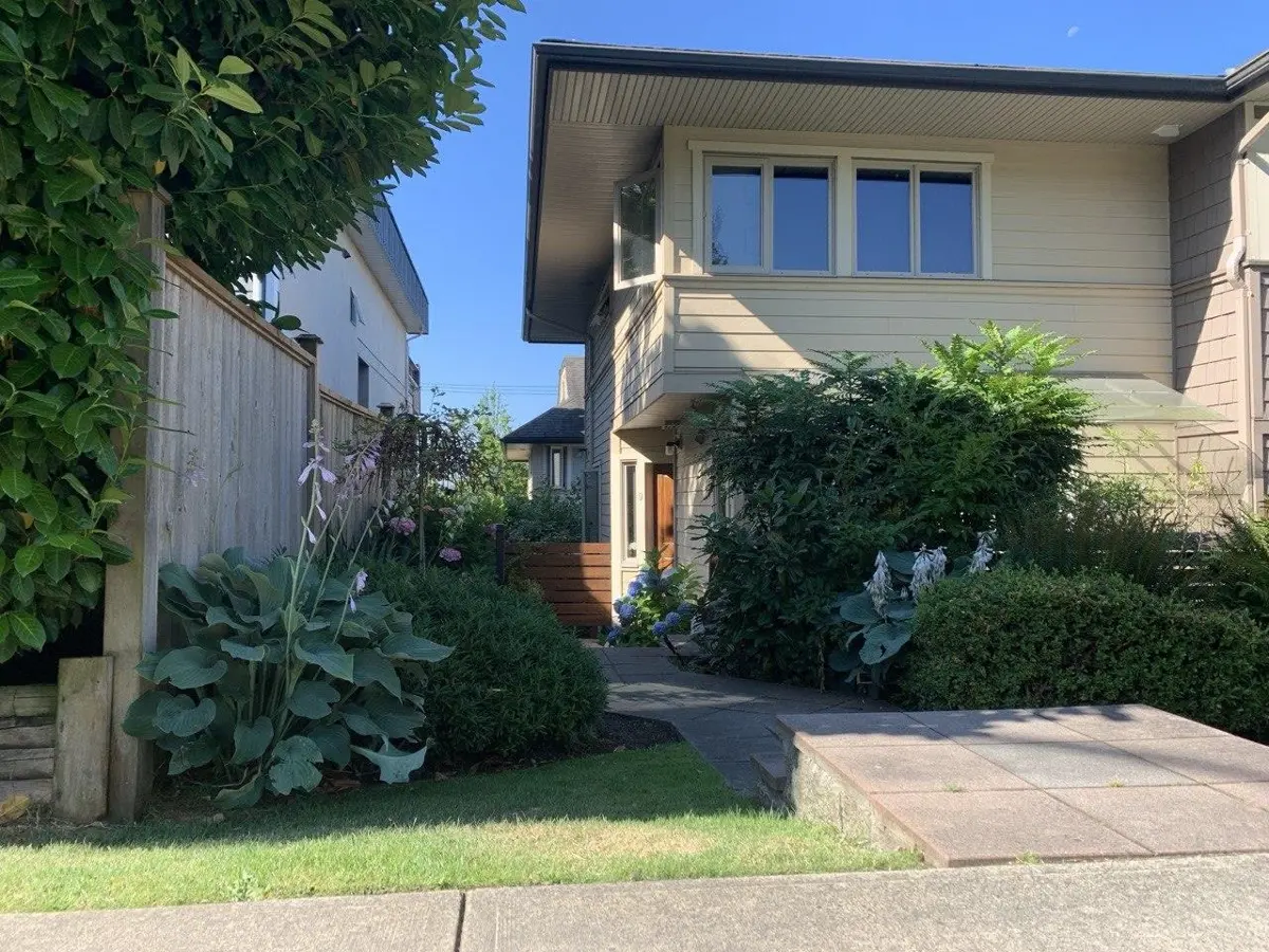 9 - 215 4th Street E, North Vancouver, British Columbia V7L1J1 For Sale ...